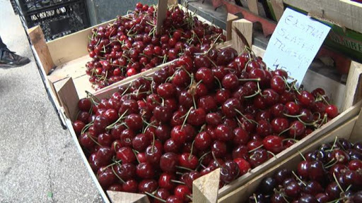 КИЛО ЦРЕШИ И ДО 300 ДЕНАРИ! На пазарите цените се ПЛАФОН, може да се ...